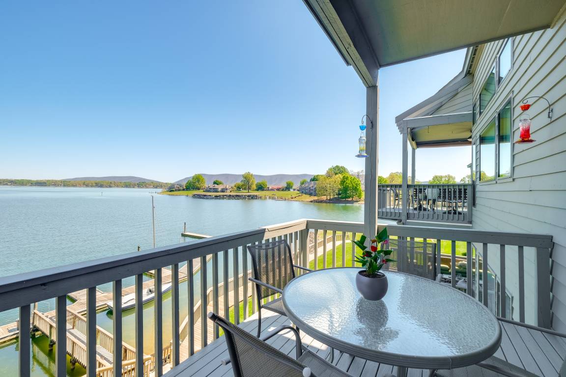102 M² Apartment ∙ 2 Bedrooms ∙ 6 Guests - Smith Mountain Lake, VA