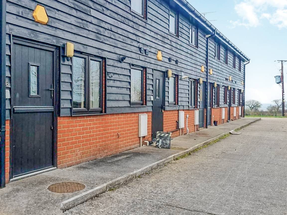 Cottage ∙ 2 Bedrooms ∙ 4 Guests - Southend-on-Sea