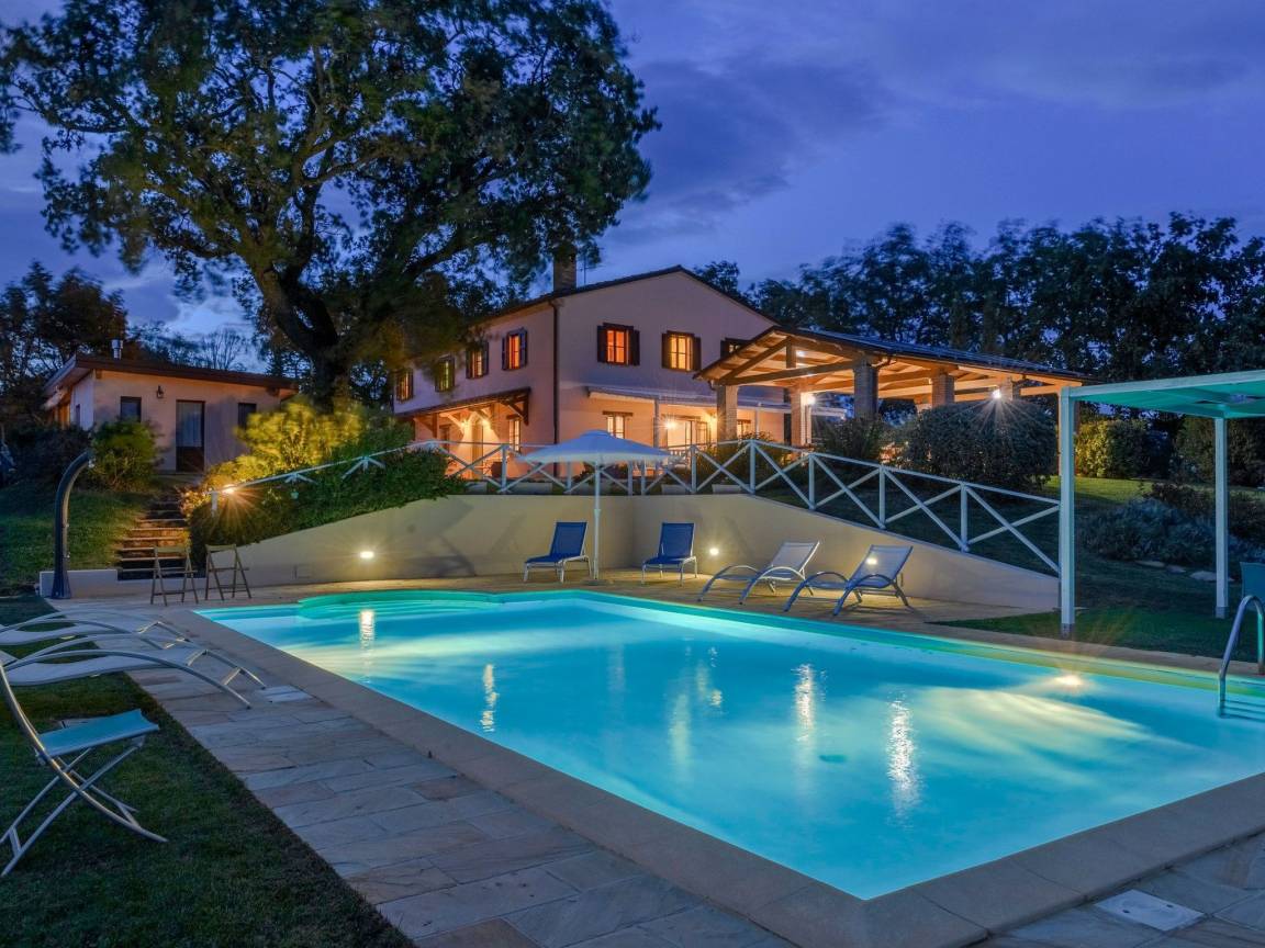 250 M² Ferienhaus ∙ 4 Schlafzimmer ∙ 8 Gäste - Fano