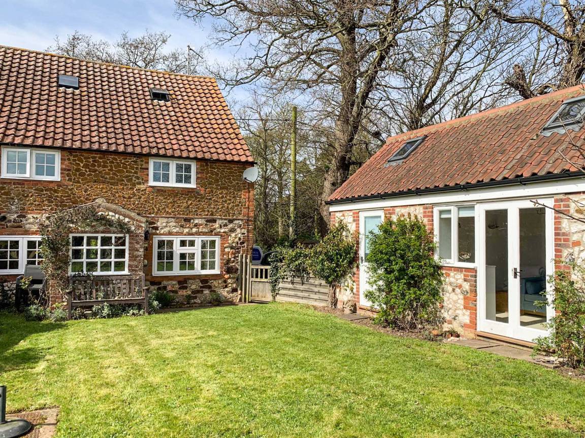 Cottage ∙ 2 Bedrooms ∙ 5 Guests - Old Hunstanton