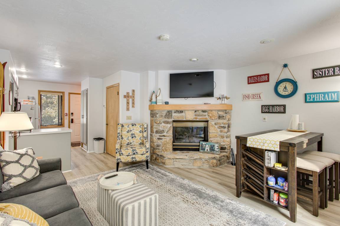 83 M² Apartment ∙ 2 Bedrooms ∙ 6 Guests - Egg Harbor, WI