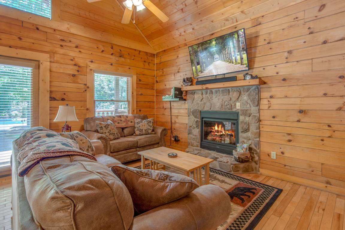 114 M² Cabin ∙ 2 Bedrooms ∙ 6 Guests - Pigeon Forge, TN