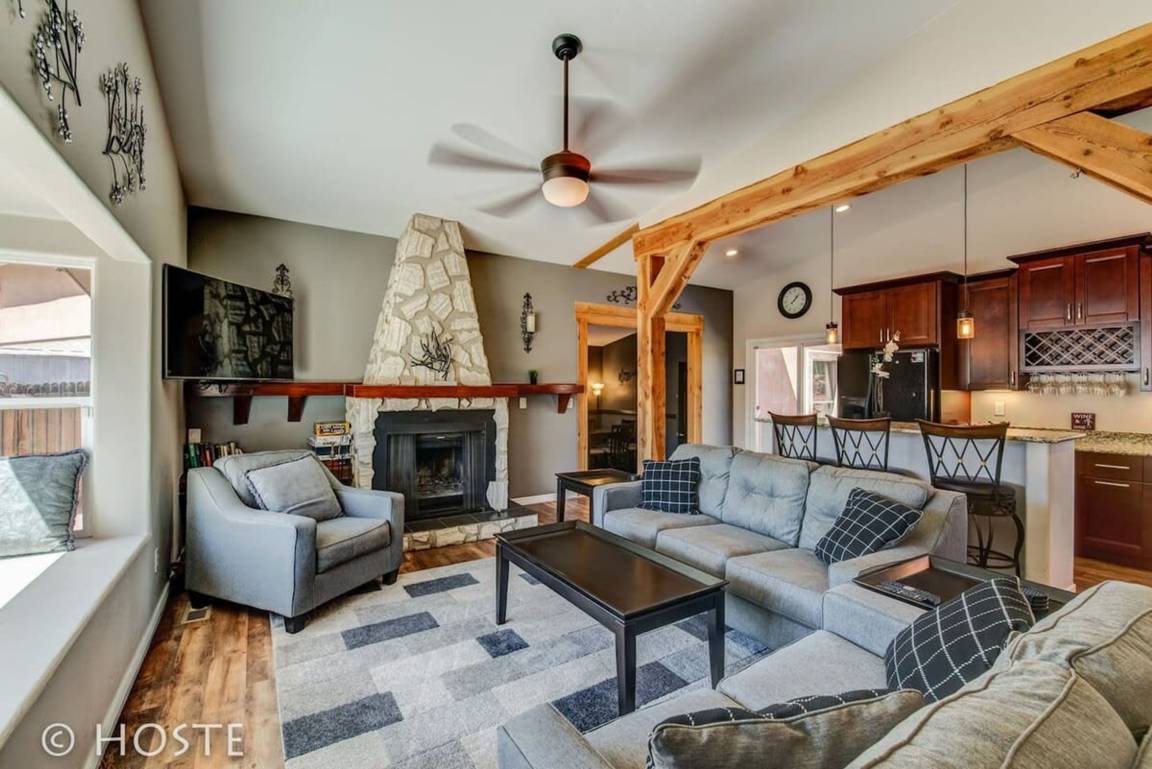 House ∙ 4 Bedrooms ∙ 8 Guests - Colorado Springs, CO