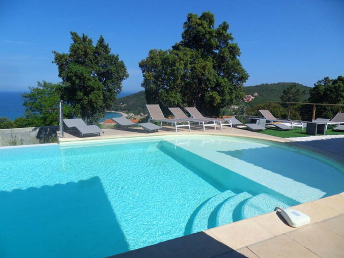 200 M² Villa ∙ 5 Chambres ∙ 14 Personnes - Corse