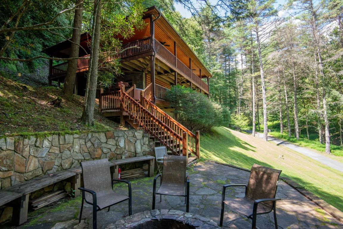 Cabin ∙ 4 Bedrooms ∙ 9 Guests - Mouth of Wilson, VA