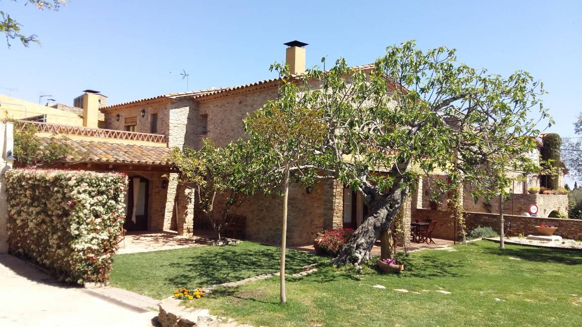 140 M² House ∙ 3 Bedrooms ∙ 8 Guests - Peratallada