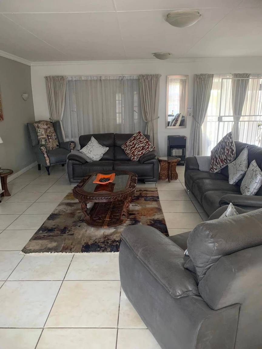 150 M² House ∙ 2 Bedrooms ∙ 4 Guests - Benoni