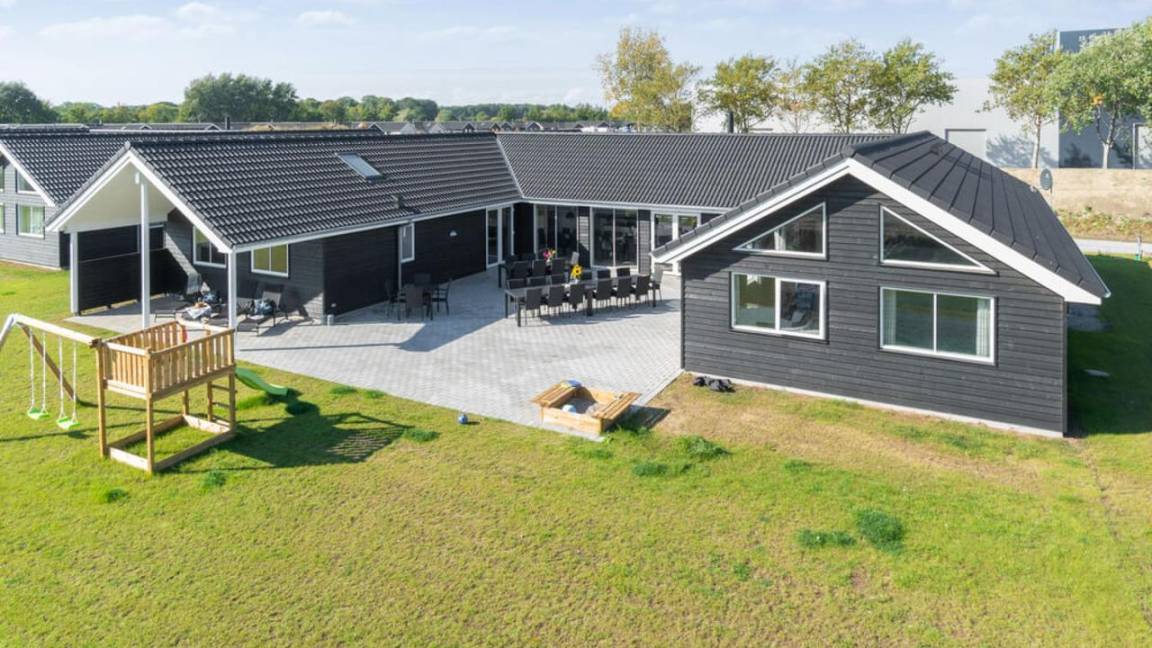 298 M² House ∙ 9 Bedrooms ∙ 24 Guests - Kappeln