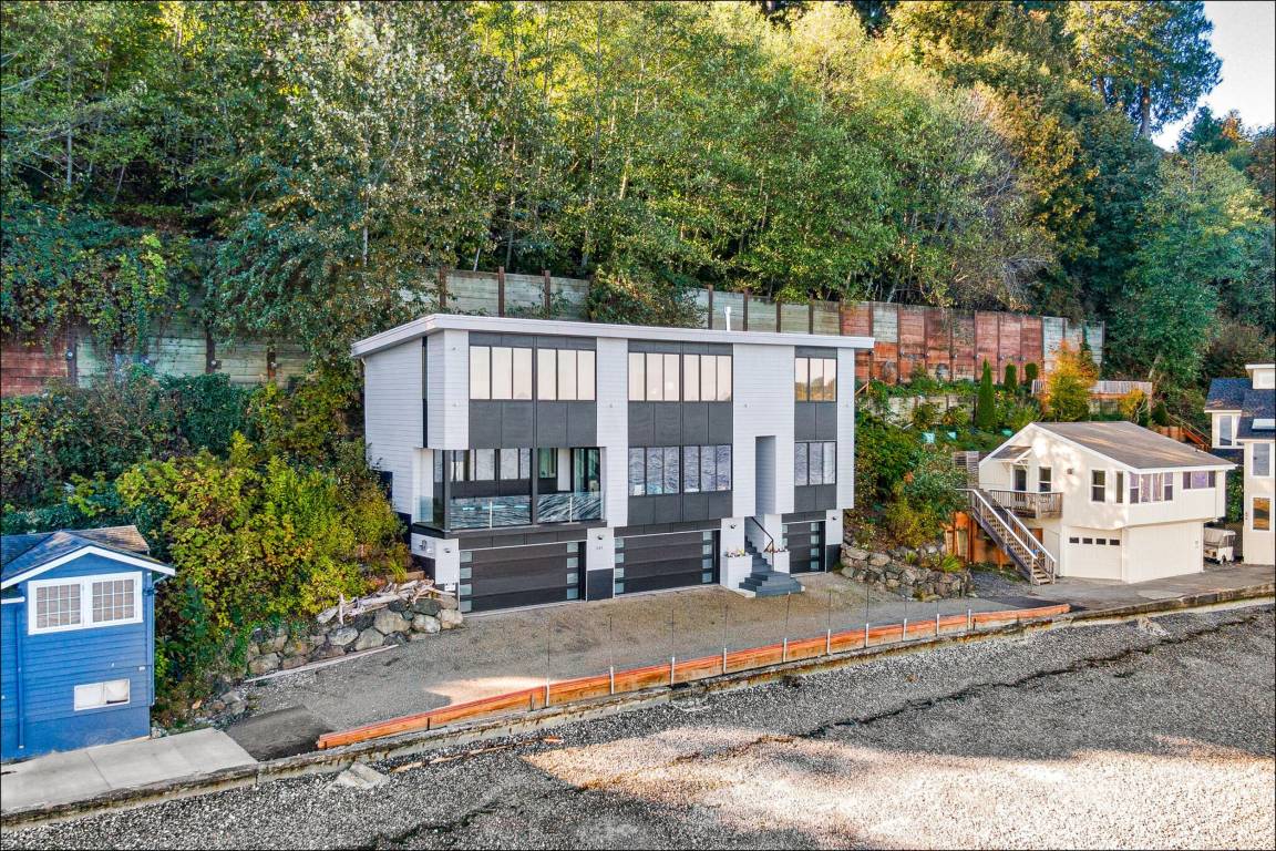 243 M² House ∙ 3 Bedrooms ∙ 7 Guests - Bainbridge Island, WA