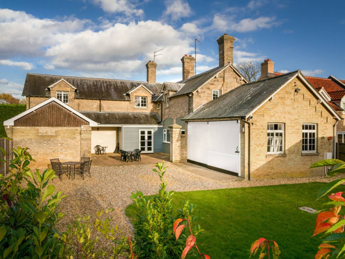240 M² House ∙ 5 Bedrooms ∙ 11 Guests - Downham Market