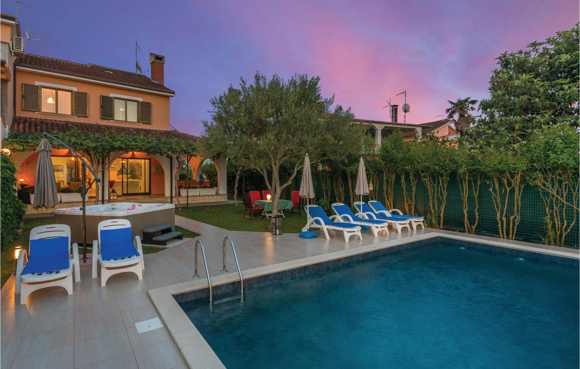 148 M² Duplex ∙ 4 Chambres ∙ 8 Personnes - Umag