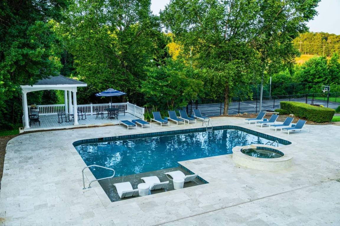 House ∙ 6 Bedrooms ∙ 15 Guests - Don Carter State Park, Gainesville