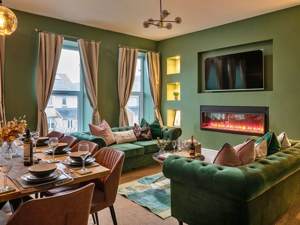 280 M² Apartment ∙ 6 Bedrooms ∙ 11 Guests - Pwllheli
