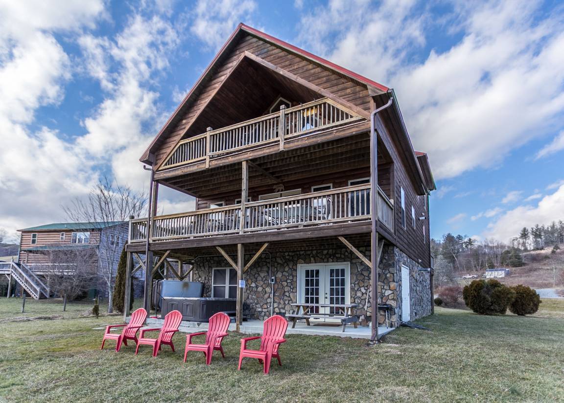 248 M² Cabin ∙ 3 Bedrooms ∙ 10 Guests - West Jefferson, NC