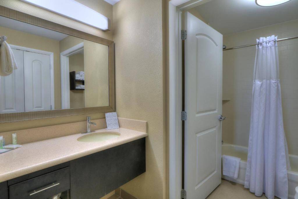 Studio Flat ∙ 1 Bedroom ∙ 4 Guests - Melton Hill Lake, TN