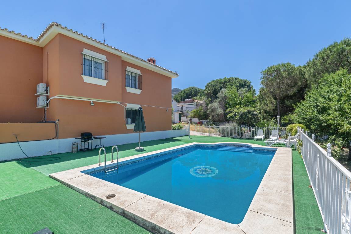 200 M² Villa ∙ 4 Chambres ∙ 7 Personnes - Fuengirola