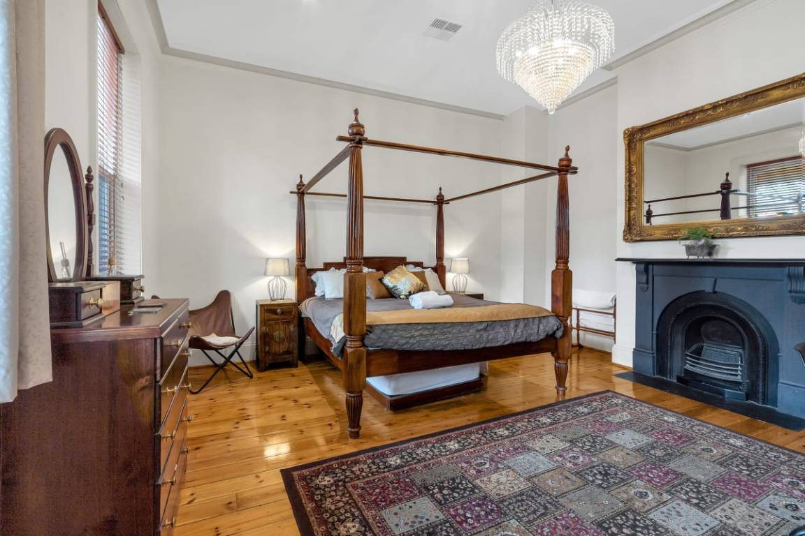 246 M² House ∙ 4 Bedrooms ∙ 8 Guests - Stirling