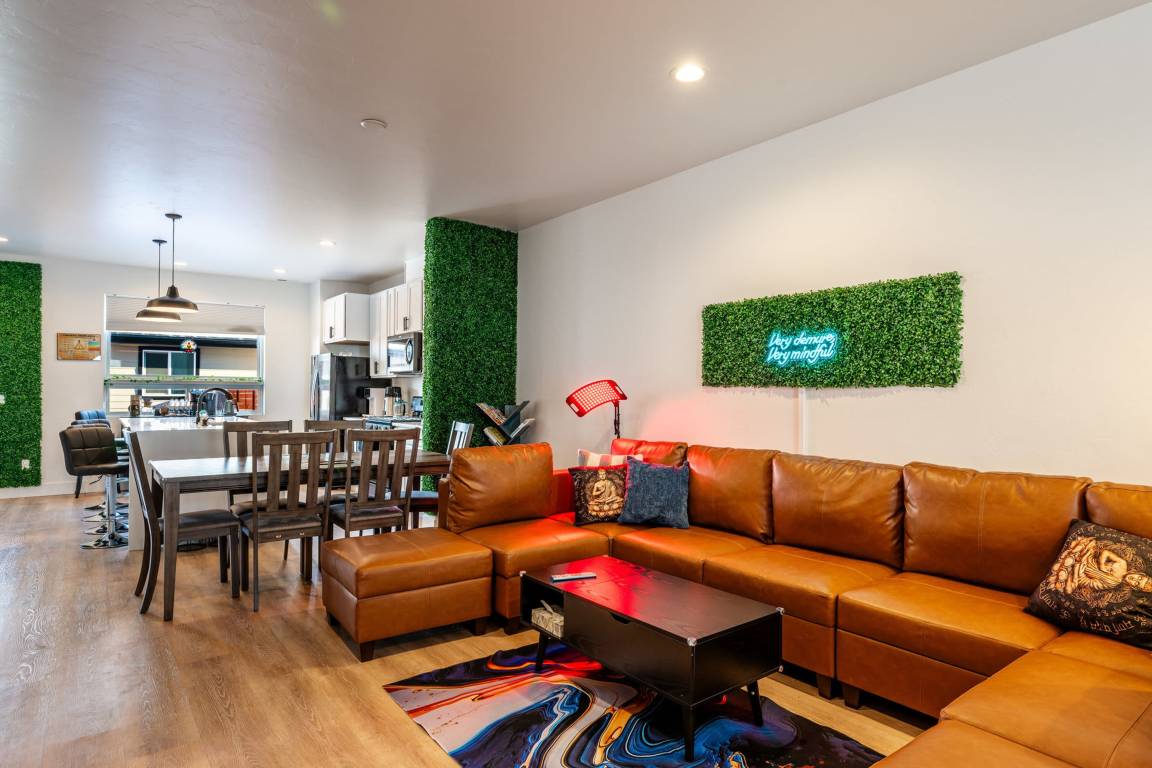 Apartment ∙ 3 Bedrooms ∙ 15 Guests - Sheridan, WY