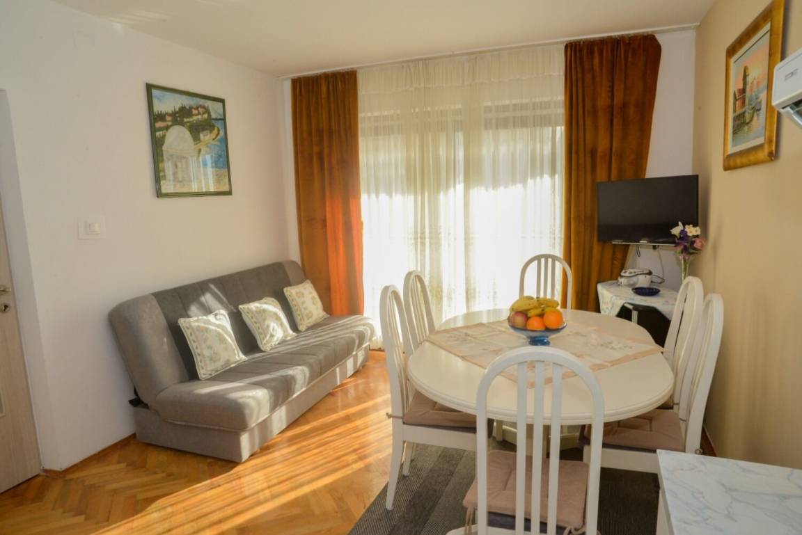 68 M² Ferienwohnung ∙ 2 Schlafzimmer ∙ 5 Gäste - Zadar