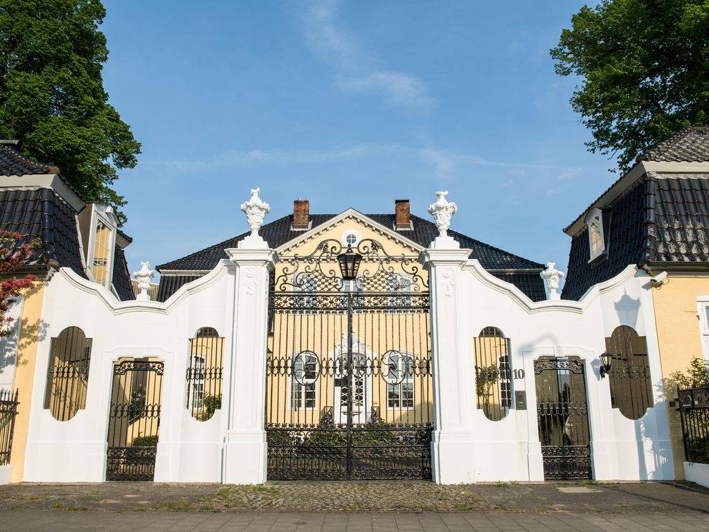 Lübecker Krönchen Im Schlösschen Bellevue - Lübeck