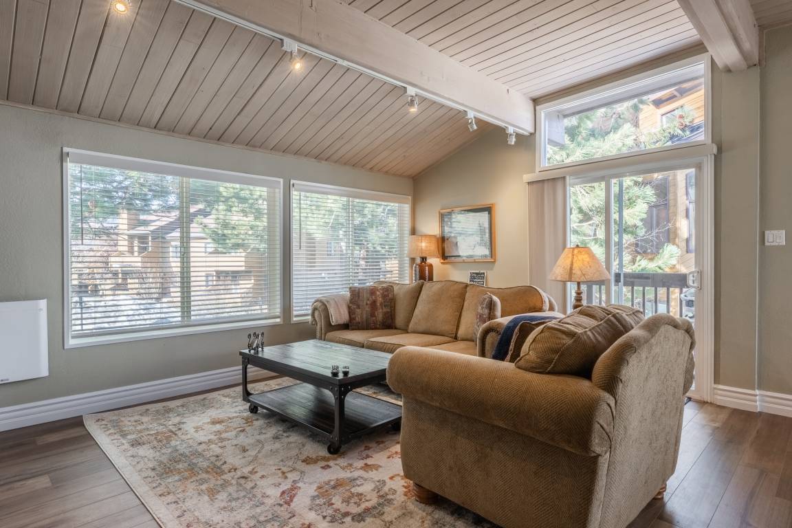 102 M² House ∙ 2 Bedrooms ∙ 6 Guests - Mammoth Lakes, CA