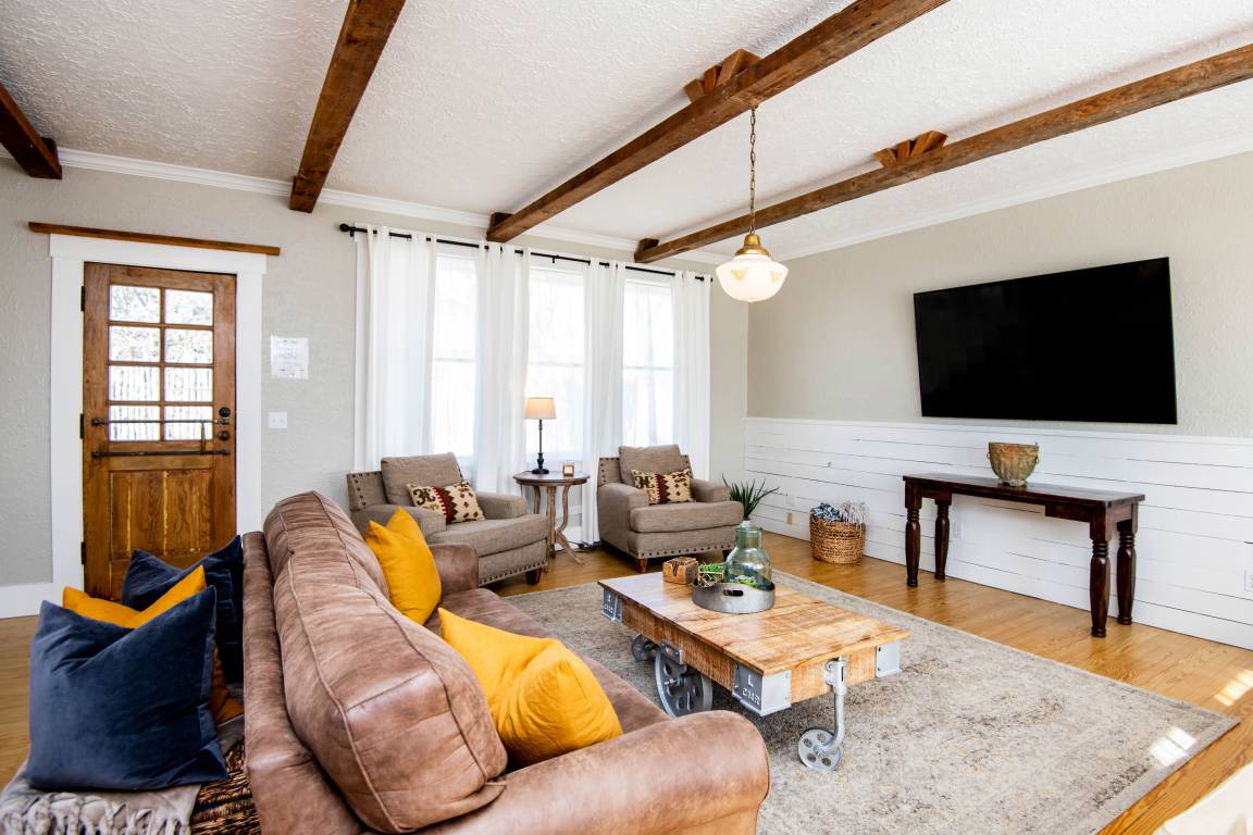 House ∙ 3 Bedrooms ∙ 10 Guests - Fredericksburg, TX