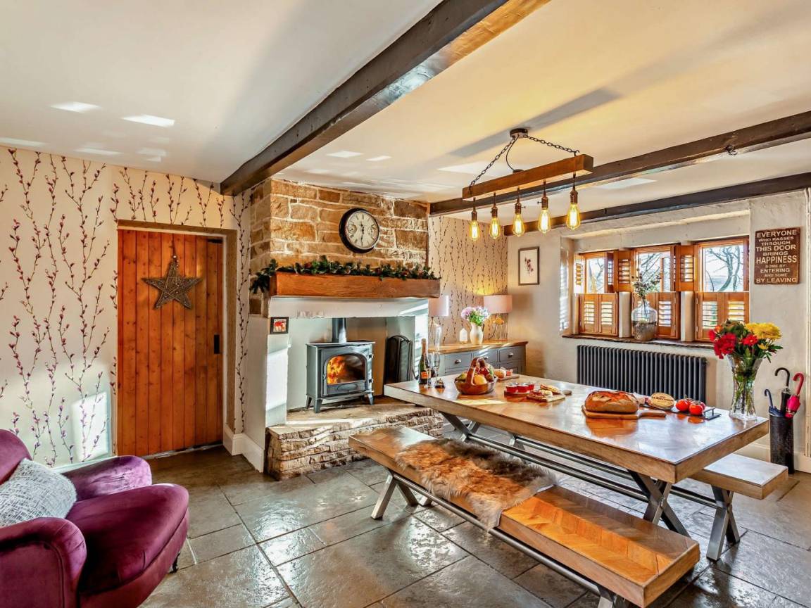 Cottage ∙ 4 Bedrooms ∙ 7 Guests - Holmfirth