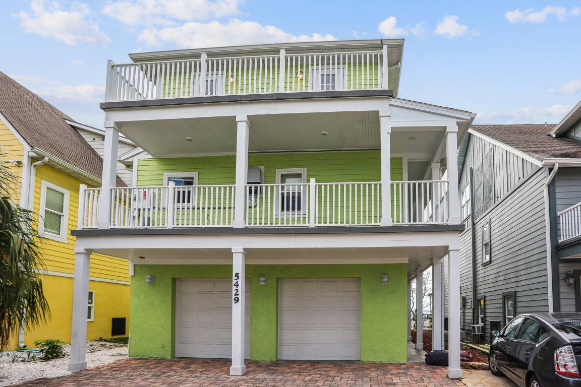 217 M² House ∙ 4 Bedrooms ∙ 8 Guests - St. Petersburg, FL