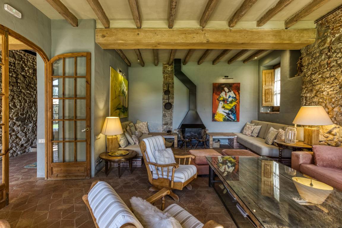 600 M² Villa ∙ 9 Chambres ∙ 18 Personnes - Arbúcies