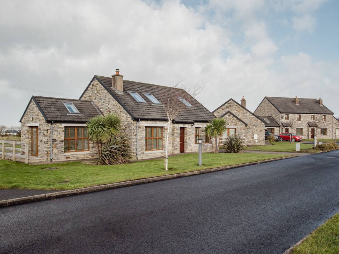 117 M² Talo ∙ 3 Makuuhuonetta ∙ 6 Vierasta - Dunfanaghy