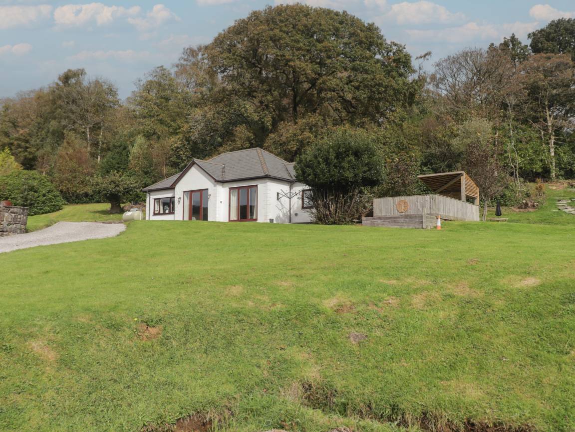 Cottage ∙ 2 Bedrooms ∙ 4 Guests - Bridgend