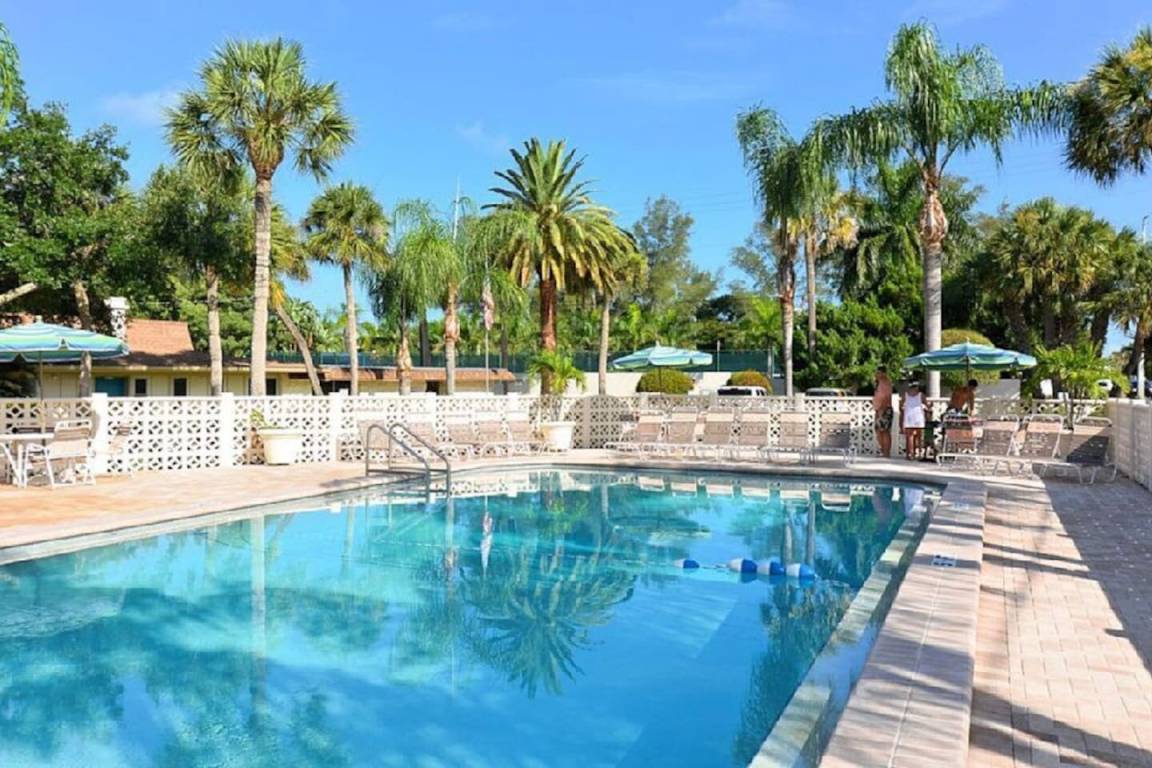 Condo ∙ 2 Bedrooms ∙ 8 Guests - Sarasota, FL