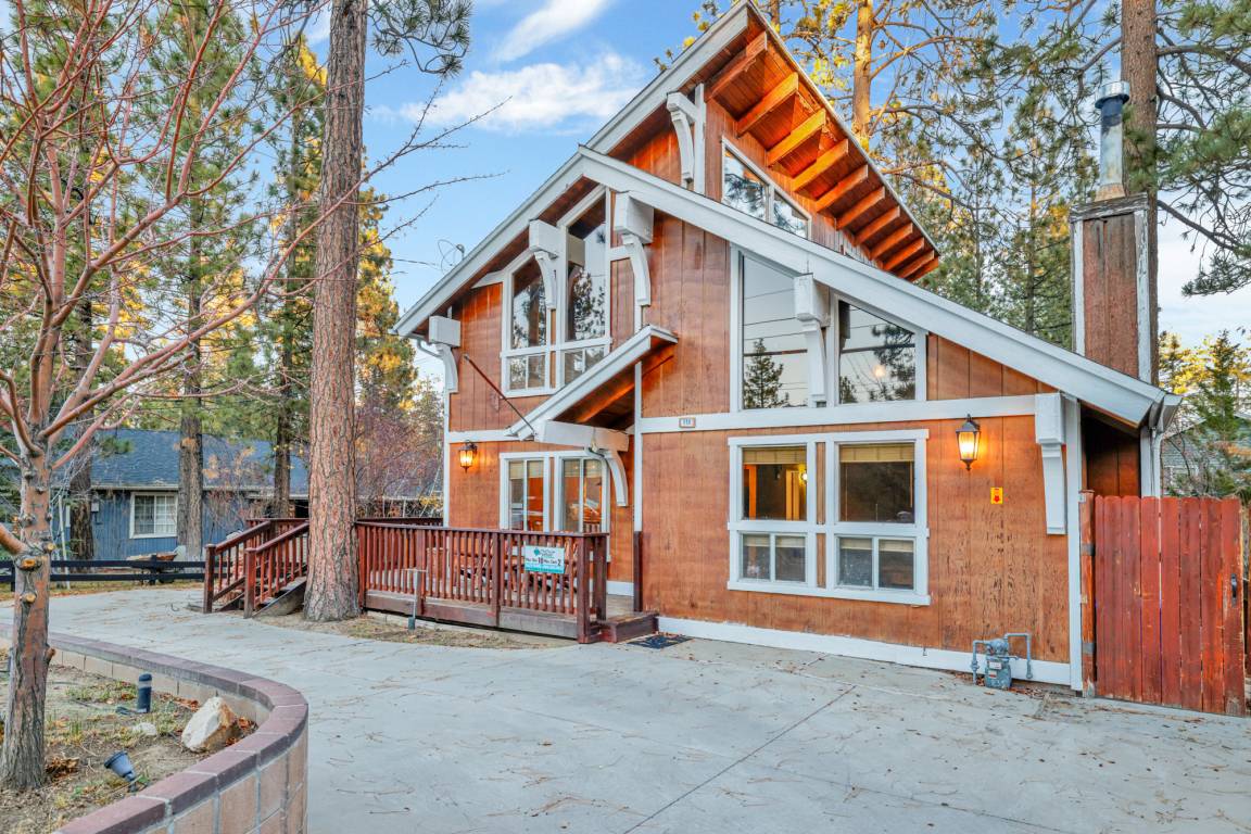169 M² Cabin ∙ 3 Bedrooms ∙ 10 Guests - Big Bear, CA