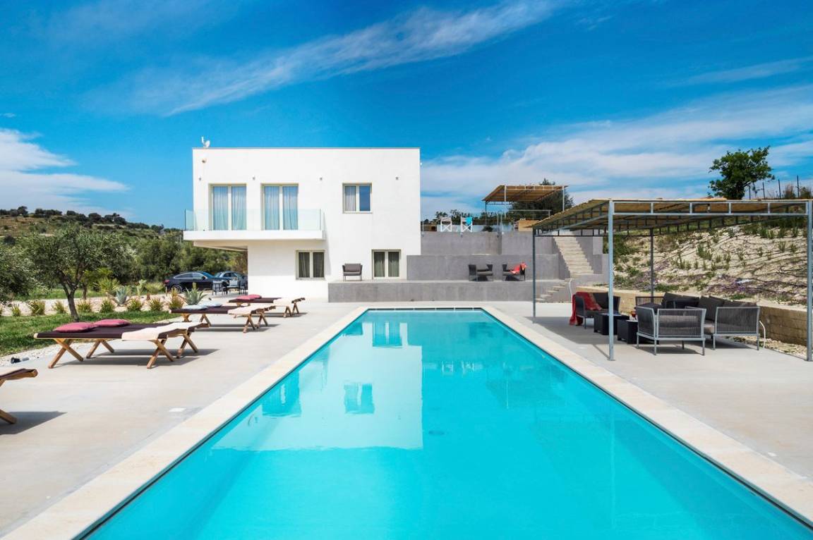 Villa ∙ 5 Bedrooms ∙ 9 Guests - Noto
