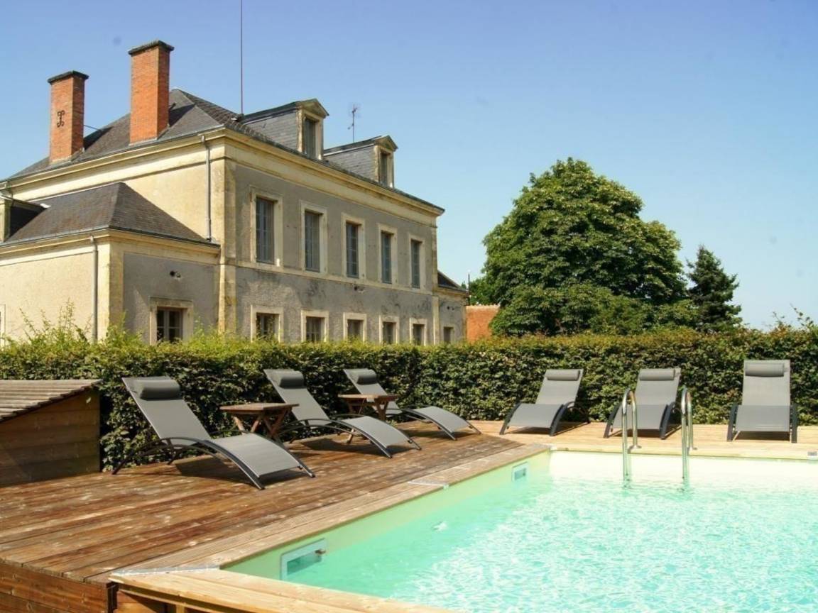 450 M² Cottage ∙ 6 Bedrooms ∙ 12 Guests - Auvergne