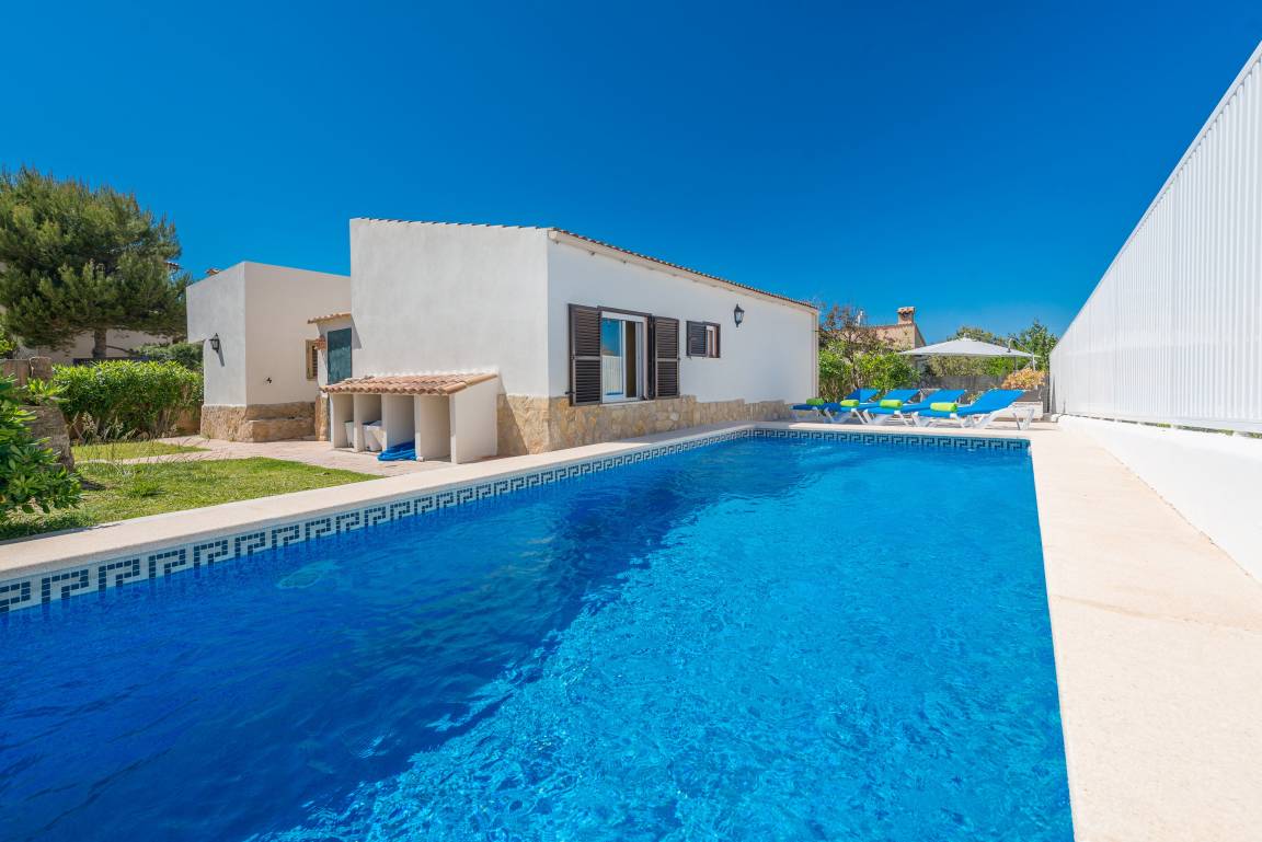 85 M² Villa ∙ 3 Bedrooms ∙ 4 Guests - Artà