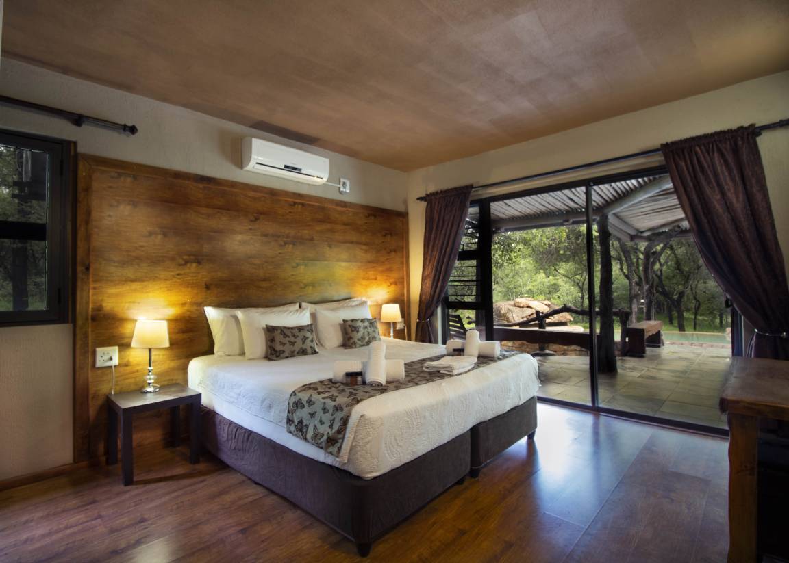 Villa ∙ 4 Bedrooms ∙ 8 Guests - Marloth Park