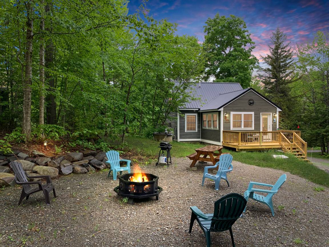 Cabin ∙ 2 Bedrooms ∙ 5 Guests - Greenville, ME