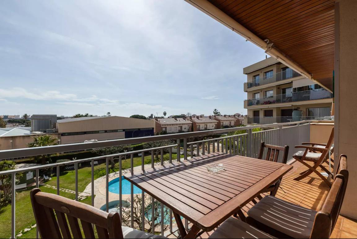 90 M² Apartamento ∙ 4 Habitaciones ∙ 7 Huéspedes - El Masnou