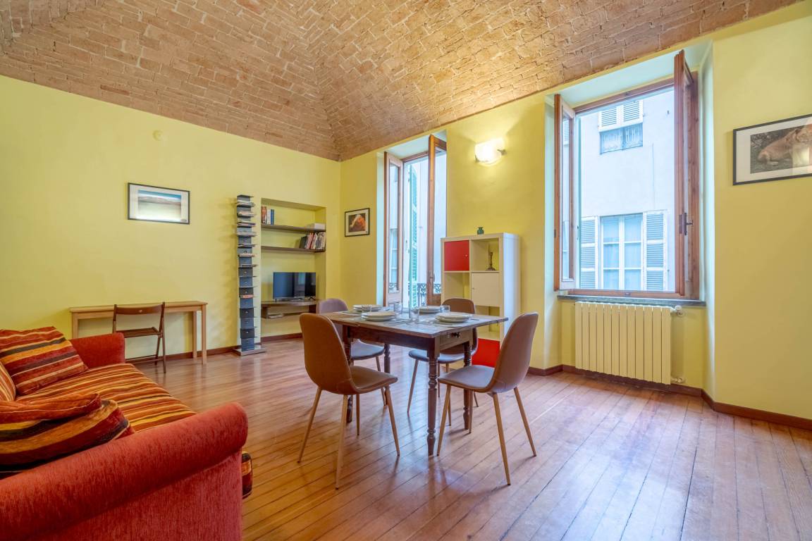 70 M² Appartement ∙ 1 Chambre ∙ 4 Personnes - Asti