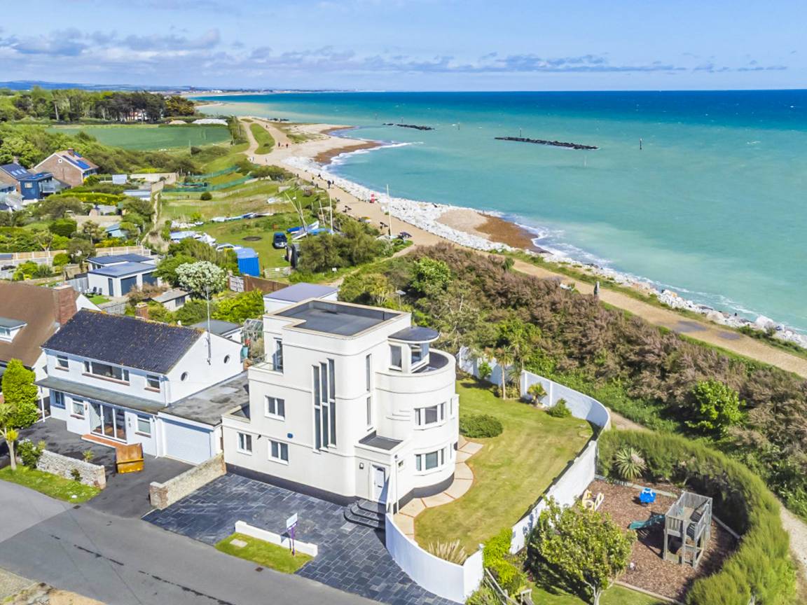 Cottage ∙ 4 Bedrooms ∙ 8 Guests - Littlehampton