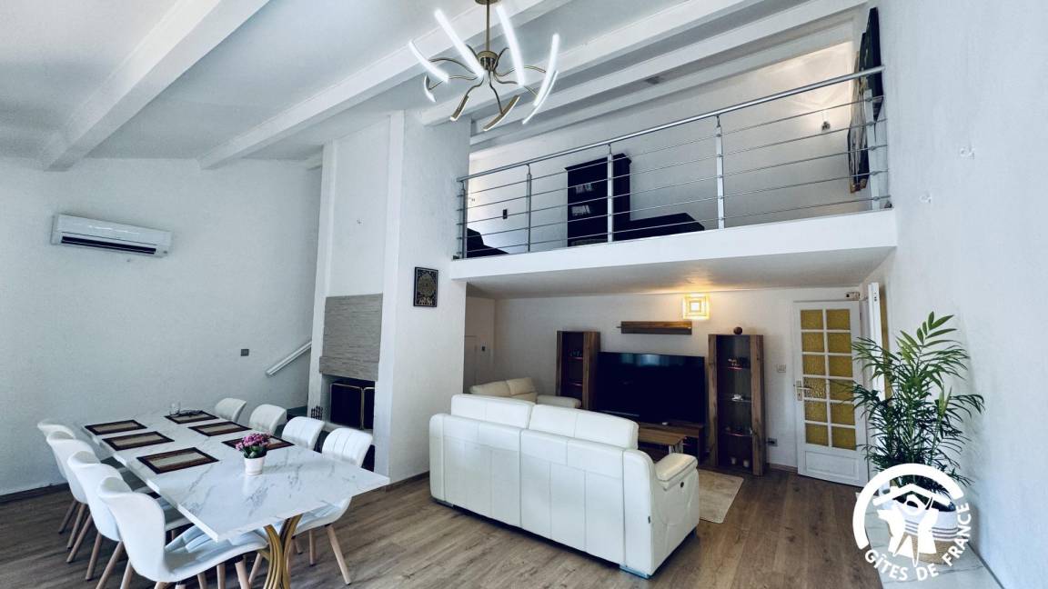 100 M² Gîte ∙ 2 Chambres ∙ 4 Personnes - Capestang