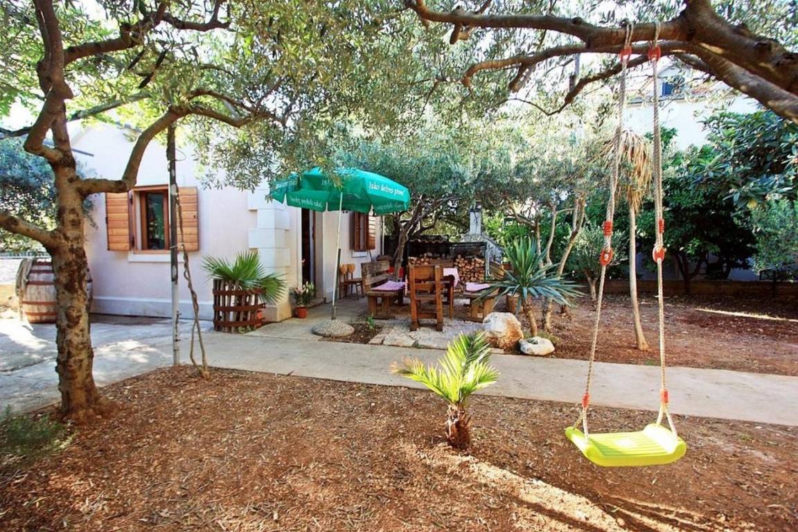 111 M² Ferienhaus ∙ 2 Schlafzimmer ∙ 5 Gäste - Brač