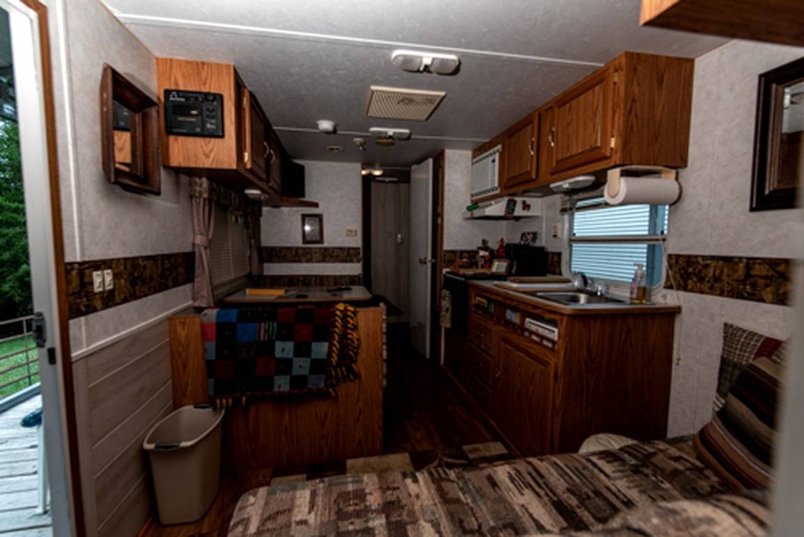 Caravana ∙ 1 Habitación ∙ 4 Huéspedes - Mount Airy, NC