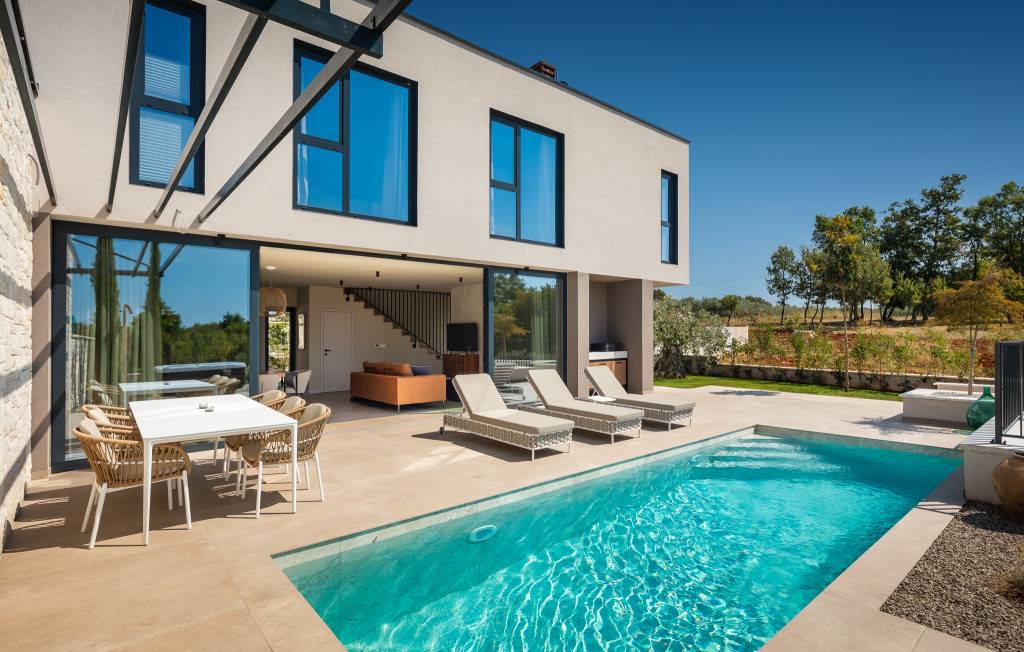 132 M² Villa ∙ 3 Bedrooms ∙ 6 Guests - Porec