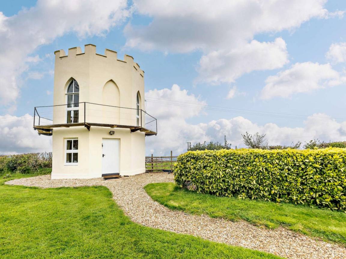 Castle ∙ 1 Bedroom ∙ 2 Guests - North Devon District