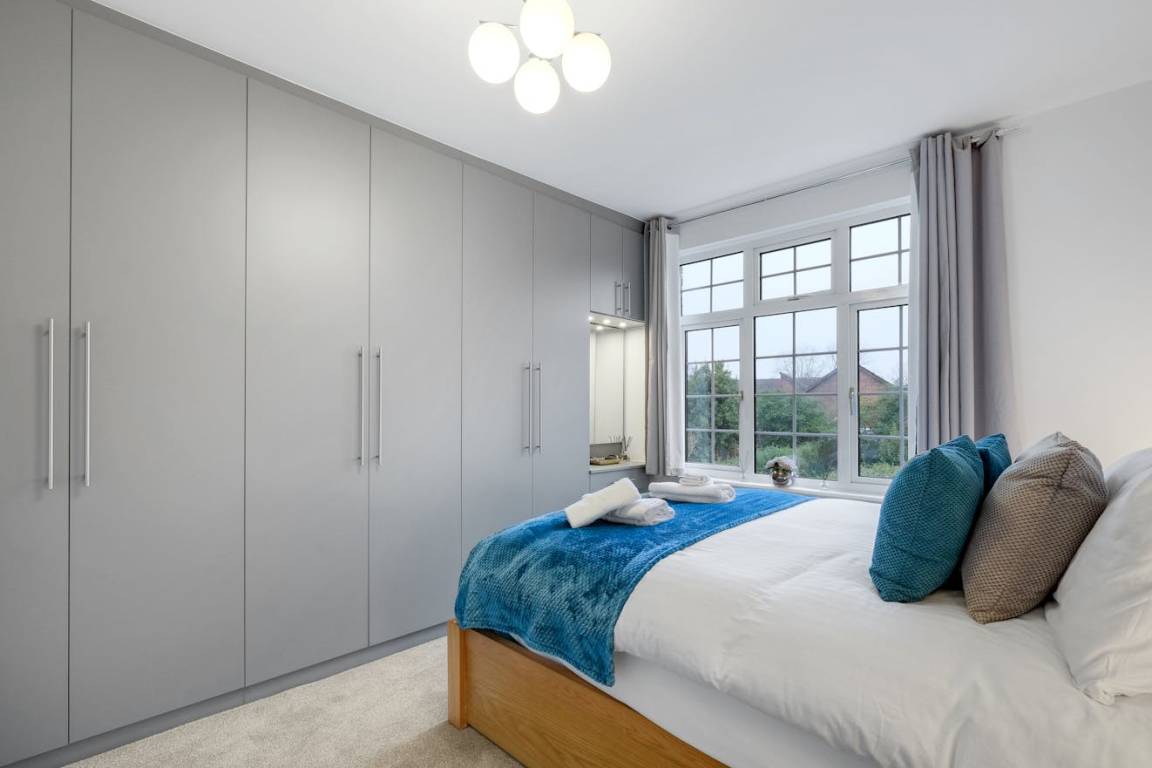 100 M² House ∙ 3 Bedrooms ∙ 5 Guests - Barnes