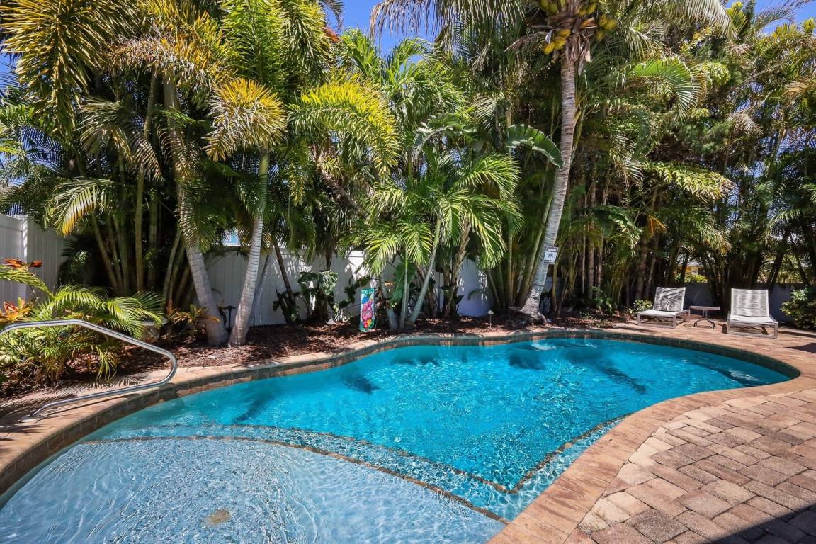Cottage ∙ 3 Bedrooms ∙ 6 Guests - Anna Maria, FL