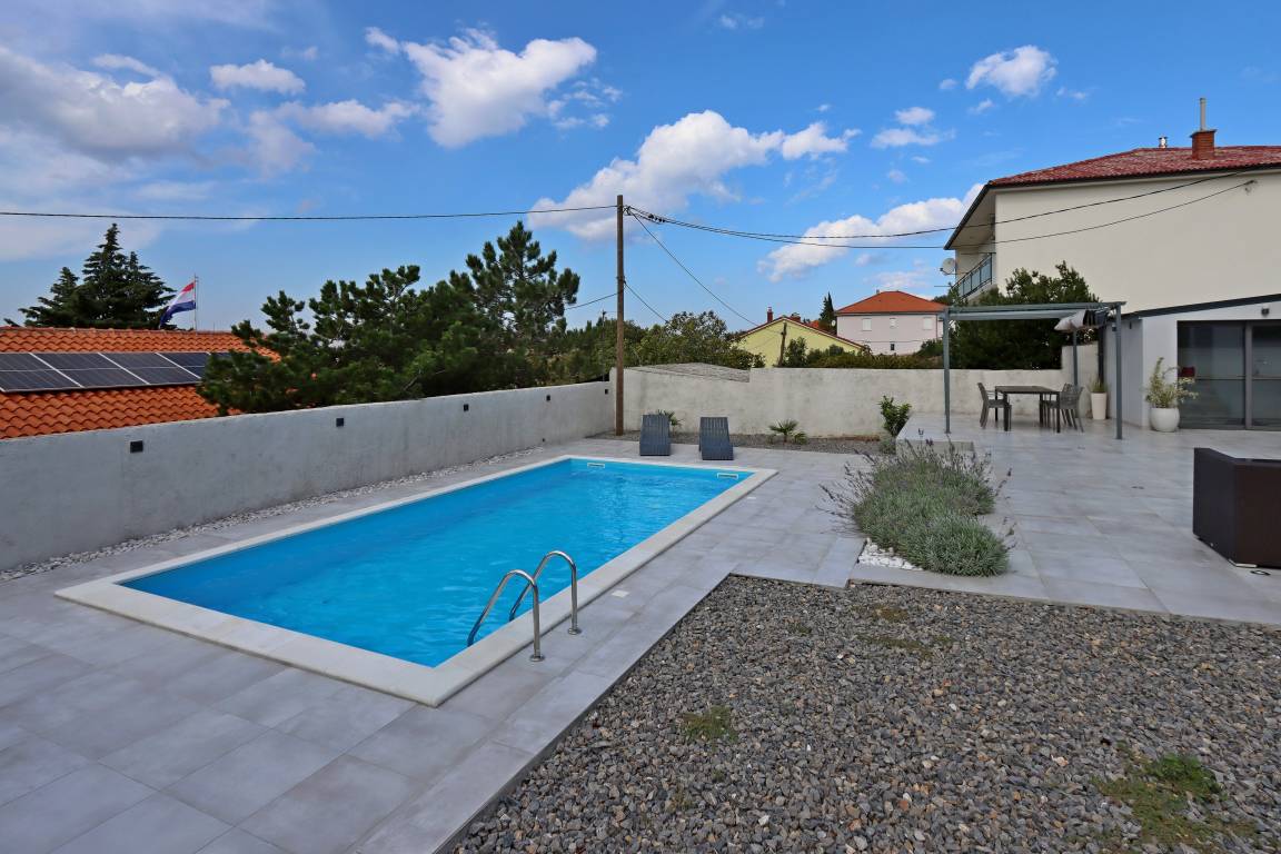 80 M² Ferienhaus ∙ 2 Schlafzimmer ∙ 5 Gäste - Zengg