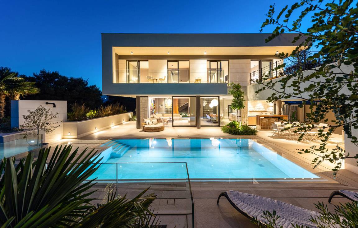 400 M² House ∙ 4 Bedrooms ∙ 8 Guests - Vis